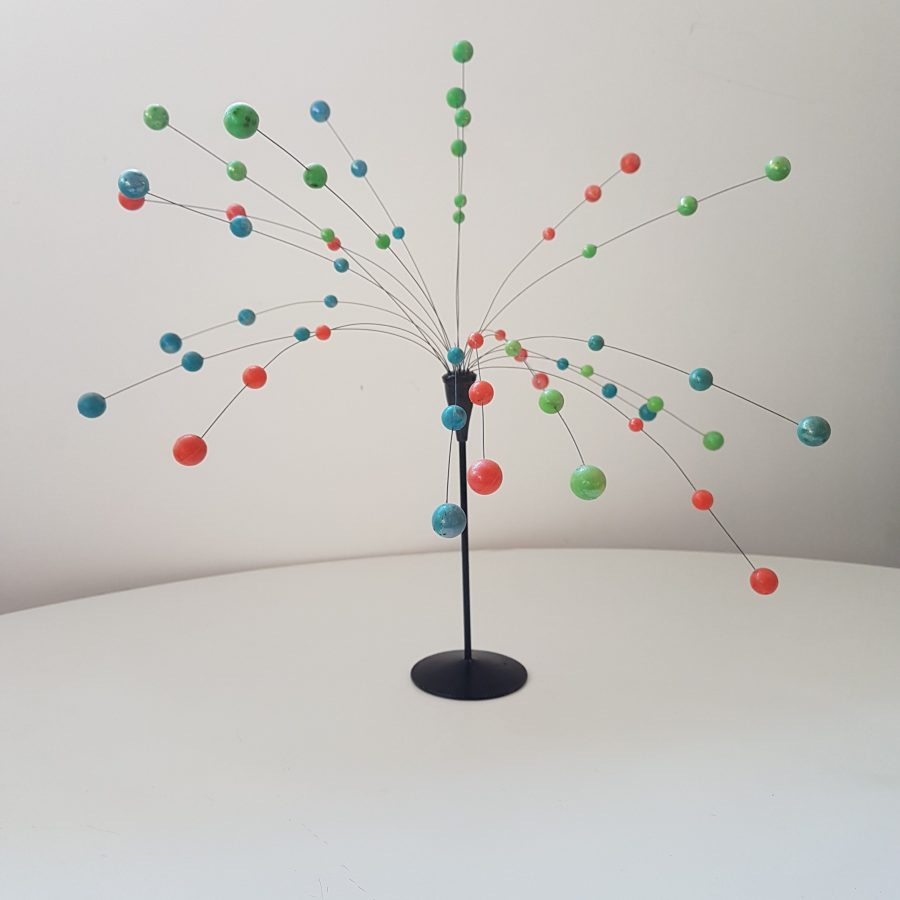 Mobile à boules multicolores - Lampodrome